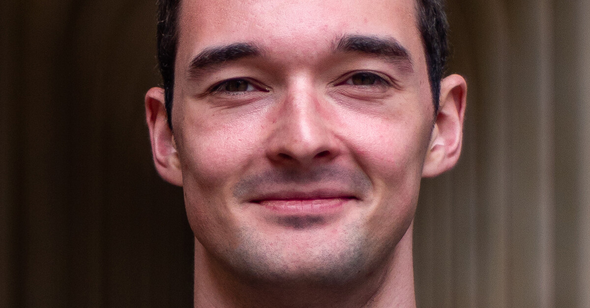 Alexander Robinson | English Touring Opera